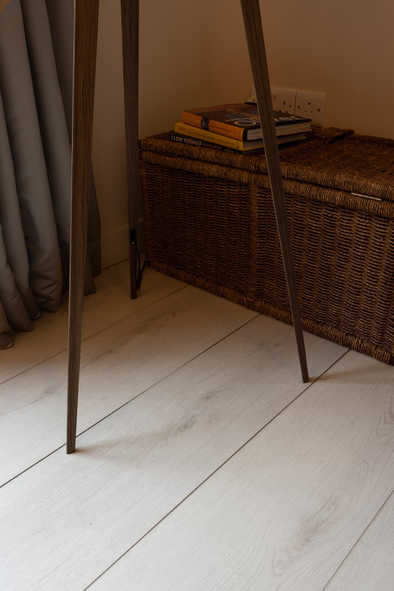 Eden Oak AC4 SPC Vinyl Flooring 122x23cm | Tile Merchant
